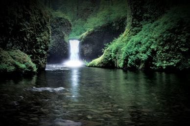 ShareFaith Media » Waterfall Worship Video – ShareFaith Media